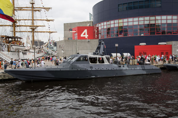 Navy Mark V SOC: The Mark V has the capacity to carry sixteen fully ...