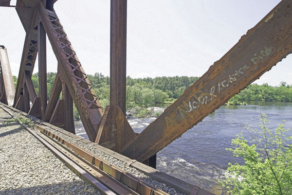Old & Unused Rail Bridge over Merrimack River, NH: Hi all Here are ...