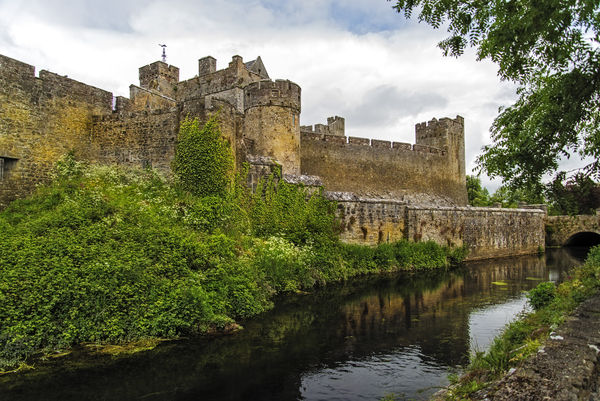 Cahir Castle: This castle is situated on an island where the river ...