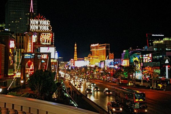 Vegas night time pictures: Hi' A couple of pictures' of Vegas at night ...