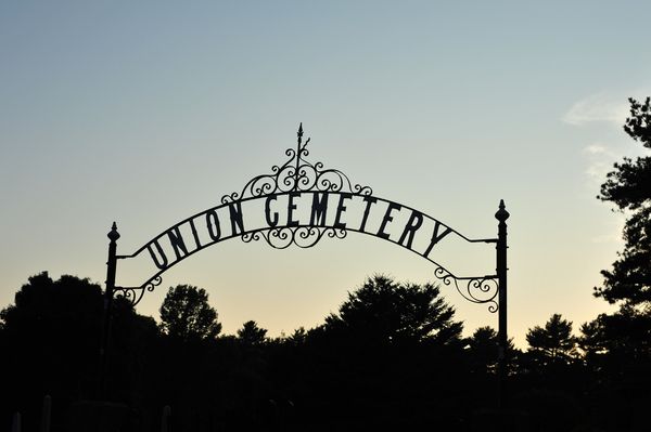 New England Cemetery: New England has countless old churches and old ...