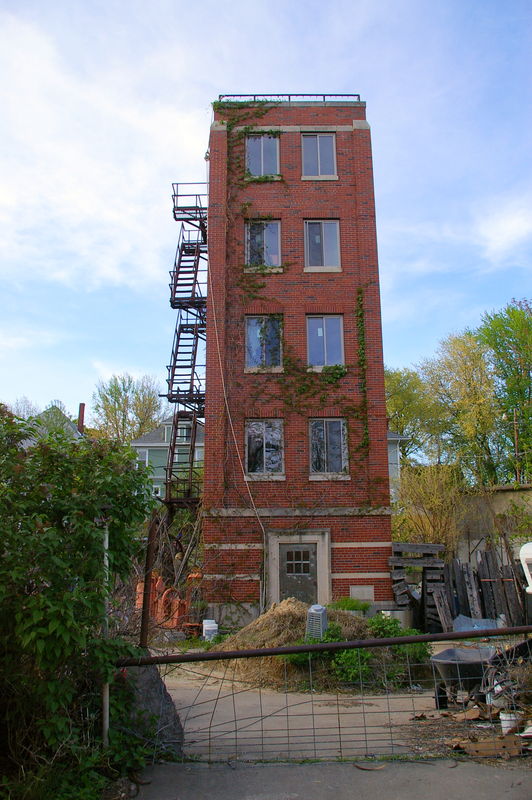 Photo Quiz: Can you tell me the original purpose of this building?