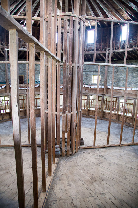 Round barn Interior (2): The next 4 sets will be different wagons, etc ...