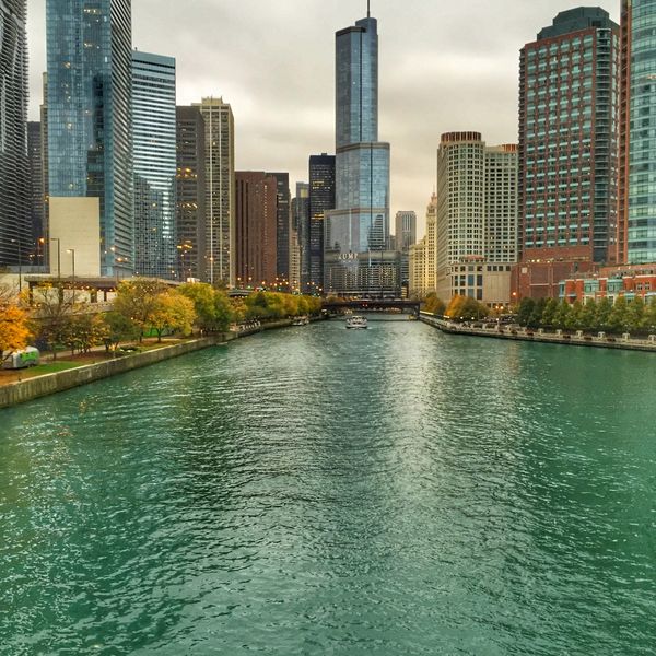 Chicago in the Fall: Chicago River in October...