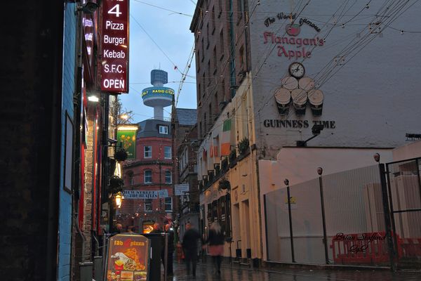 Mathew street liverpool uk: Mathew street liverpool uk - on a wet night ...
