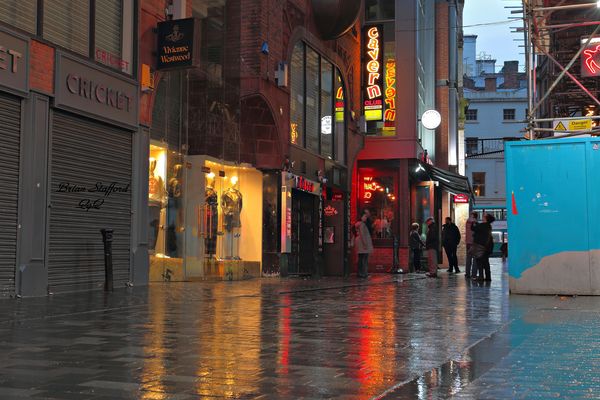 Mathew street liverpool uk: Mathew street liverpool uk - on a wet night ...