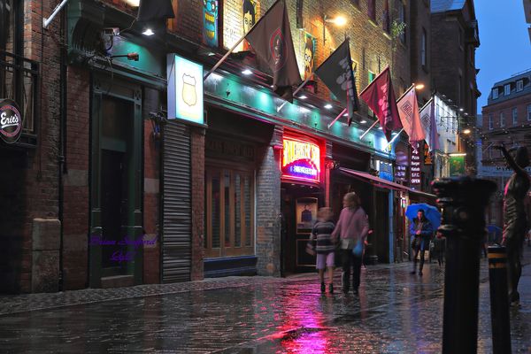 Mathew street liverpool uk: Mathew street liverpool uk - on a wet night ...