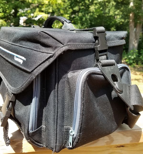 SOLD---Camera Bag: This Quantaray shoulder strap camera bag has: -deep ...