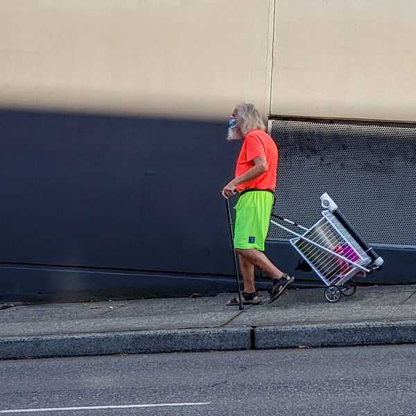 Seattle has color: Seattle pics i post are often in black and white, so ...
