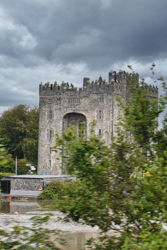 Ireland: Limerick Images: Limerick (/ˈlɪmrɪk/; Irish: Luimneach ) is a ...