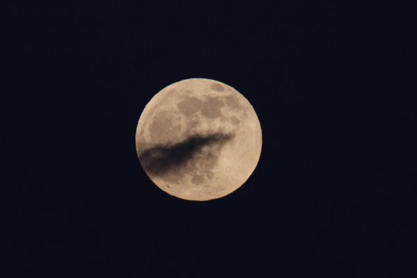 Full Moon appears to be splitting: was using my Tamron 150-600 with 1.4 ...