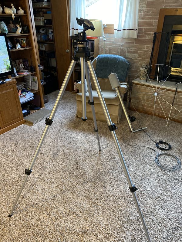 Sturdy Aluminum Tripod: Is not really a cheap tripod .. is top-notch ...