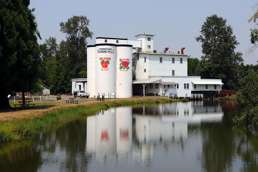 A VIsit to Thompson's Flour Mill: A water powered Grist Mill - Shedd ...