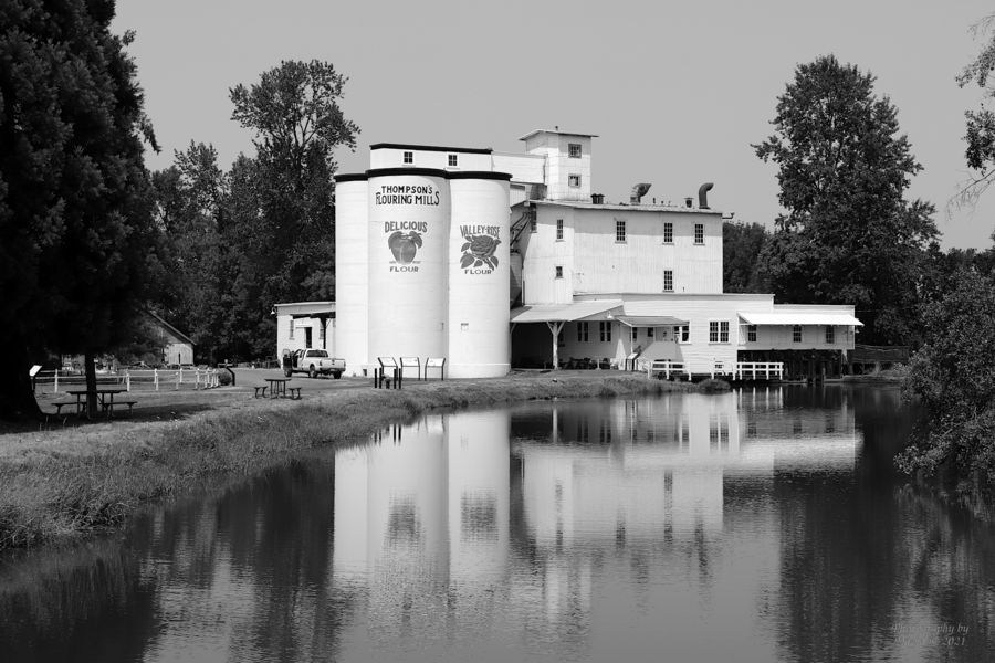 A VIsit to Thompson's Flour Mill: A water powered Grist Mill - Shedd ...