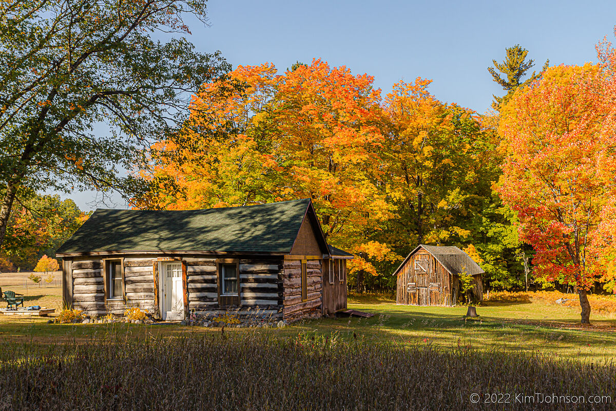 Cabin & Barn: Black's Log Cabin & Barn...