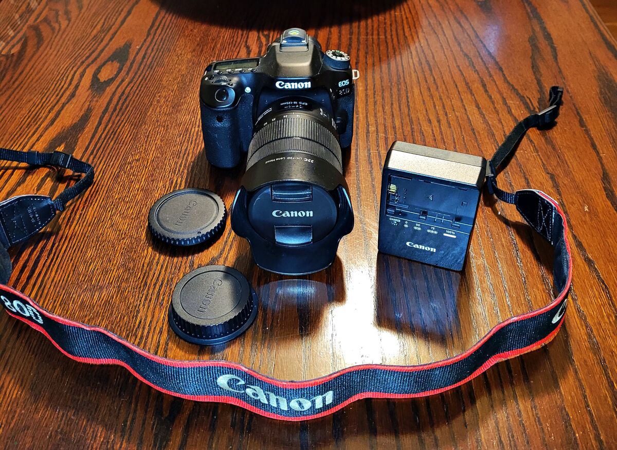 ###SOLD### EOS Canon 80D Bundle: Key Features 24.2 Megapixel (APS-C ...