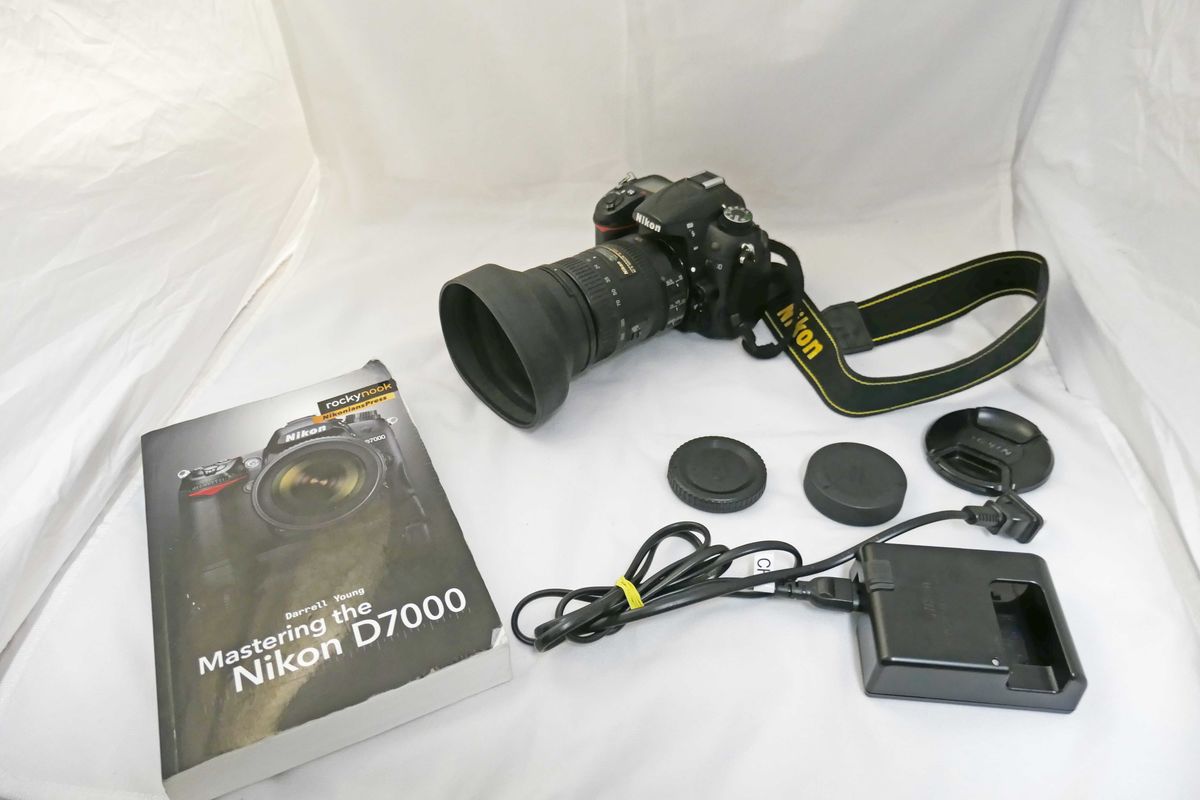 Nikon D7000 and 18-200 mm zoom: Nikon D7000 with only 8,200 shutter ...