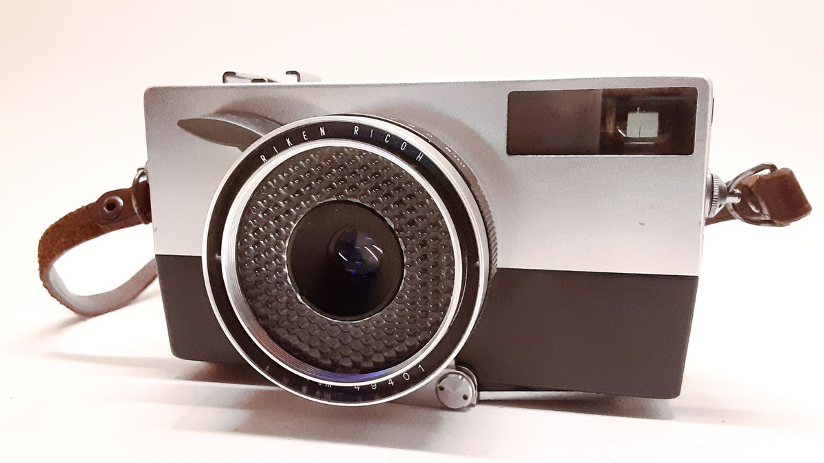 SOLD..... Ricoh Auto 35: Ricoh Auto 35 film camera with leather case ...