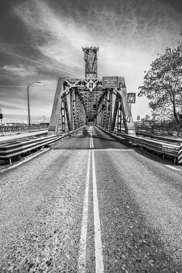 Hawthorne Bridge, PDX: West approach to Portland's Hawthorne Bridge ...