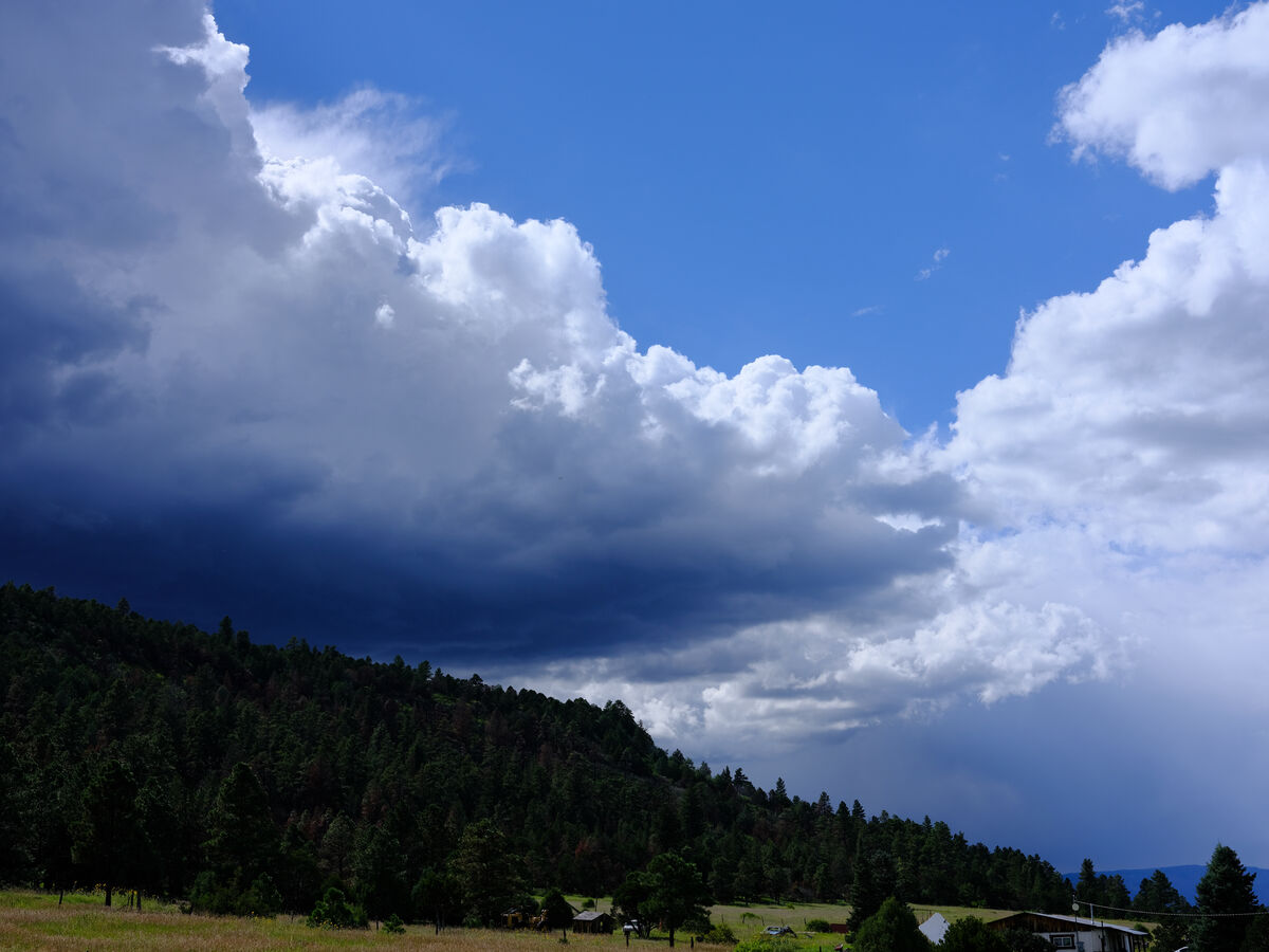 Clouds from yesterday afternoon and evening: Every day is different.