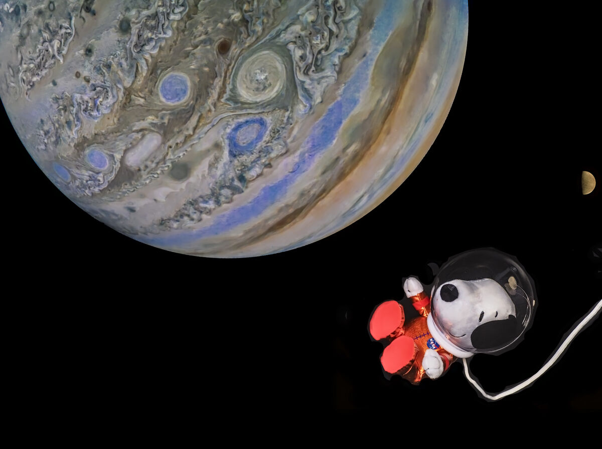 Astronaught: A brief EV outside the capsule as the Juno Cam continues ...