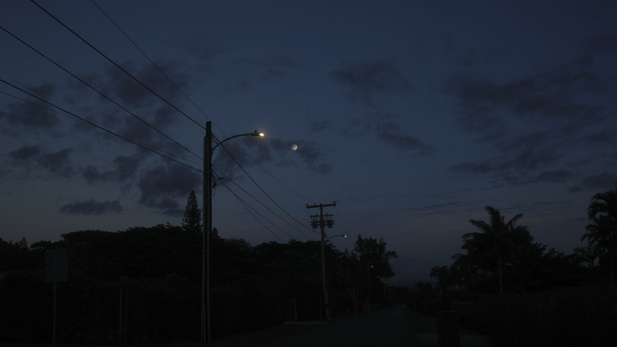 Moon rise -"turn on the light": There was a moment when moon was coming ...