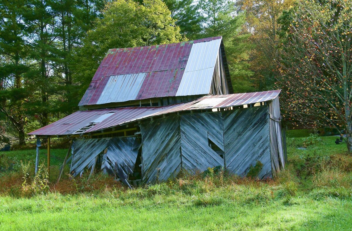 My Kind Of Barn: I love all kinds of barns....new, old, about to fall ...