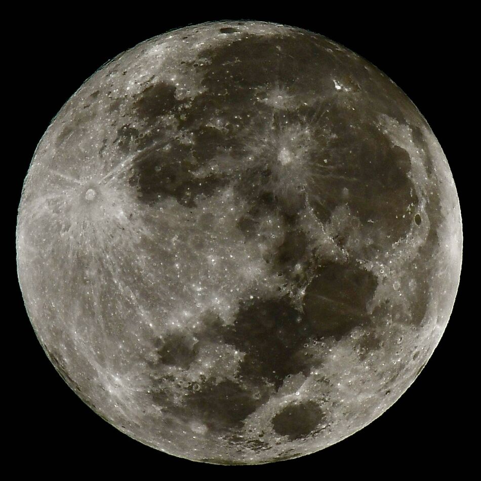 Full Moonset: Caught this perfect full moonset from our daughter’s deck on the Big Island of ...