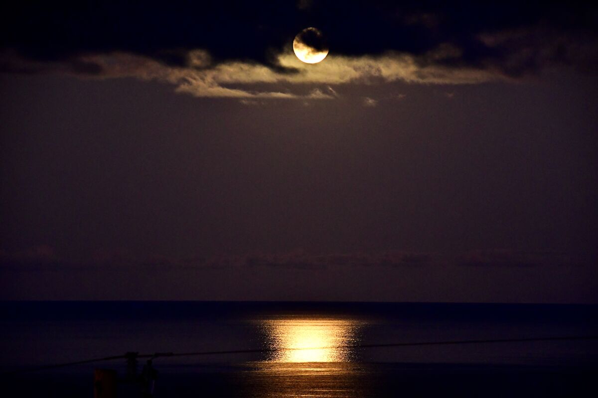 Full Moonset: Caught this perfect full moonset from our daughter’s deck on the Big Island of ...