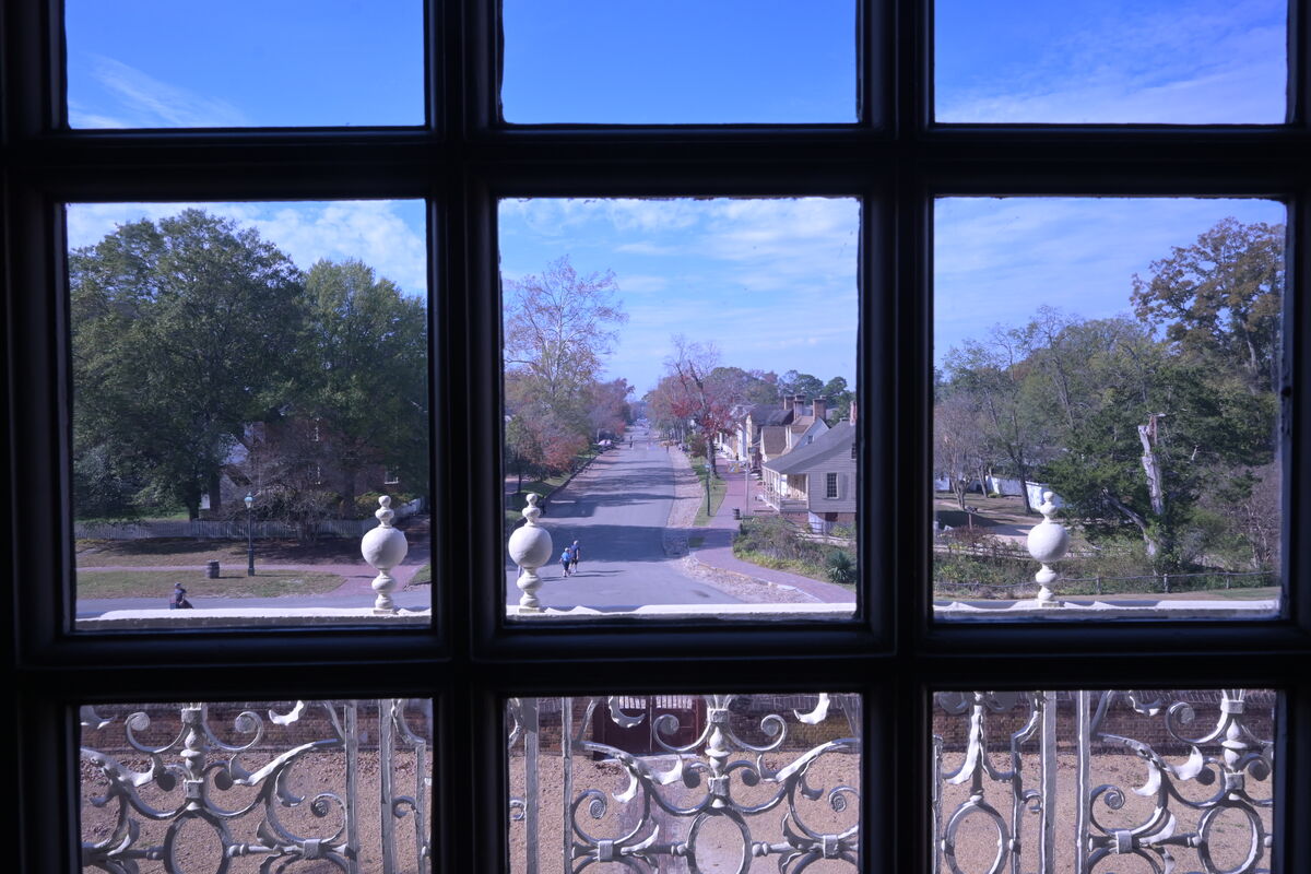 Windows of Williamsburg, VA: We took our grandson to Williamsburg. Touring the buildings I was ...