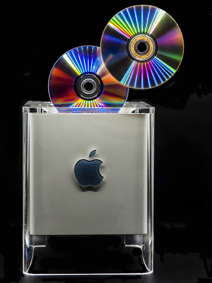 dazzling CDS: Utilizing the G4 Cube and some CDs in a softbox allows ...