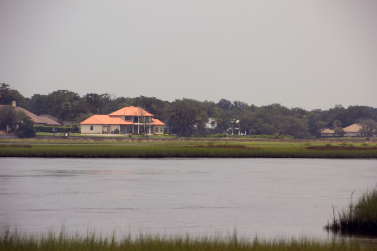 How the rich folks live: Houses along the Intracoastal Waterway North ...
