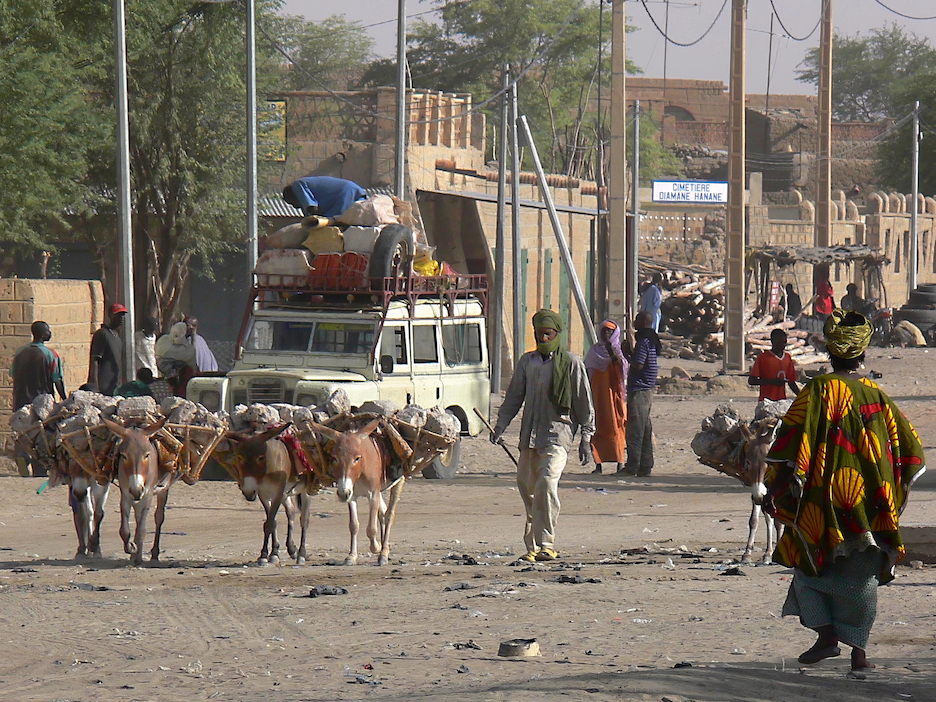 Timbuktu 1: Nestled immediately along the southern edge of the Sahara ...