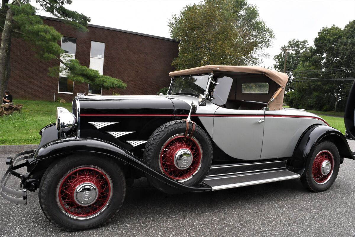 35 Chrysler: A really sweet ride. Note that the car has only one tail ...
