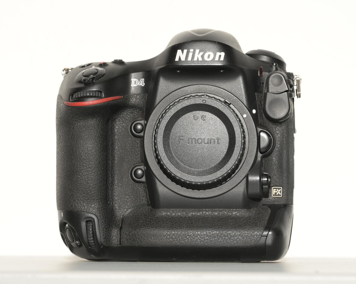 Nikon D4: Selling my Nikon D4 camera. Camera is in good used condition ...