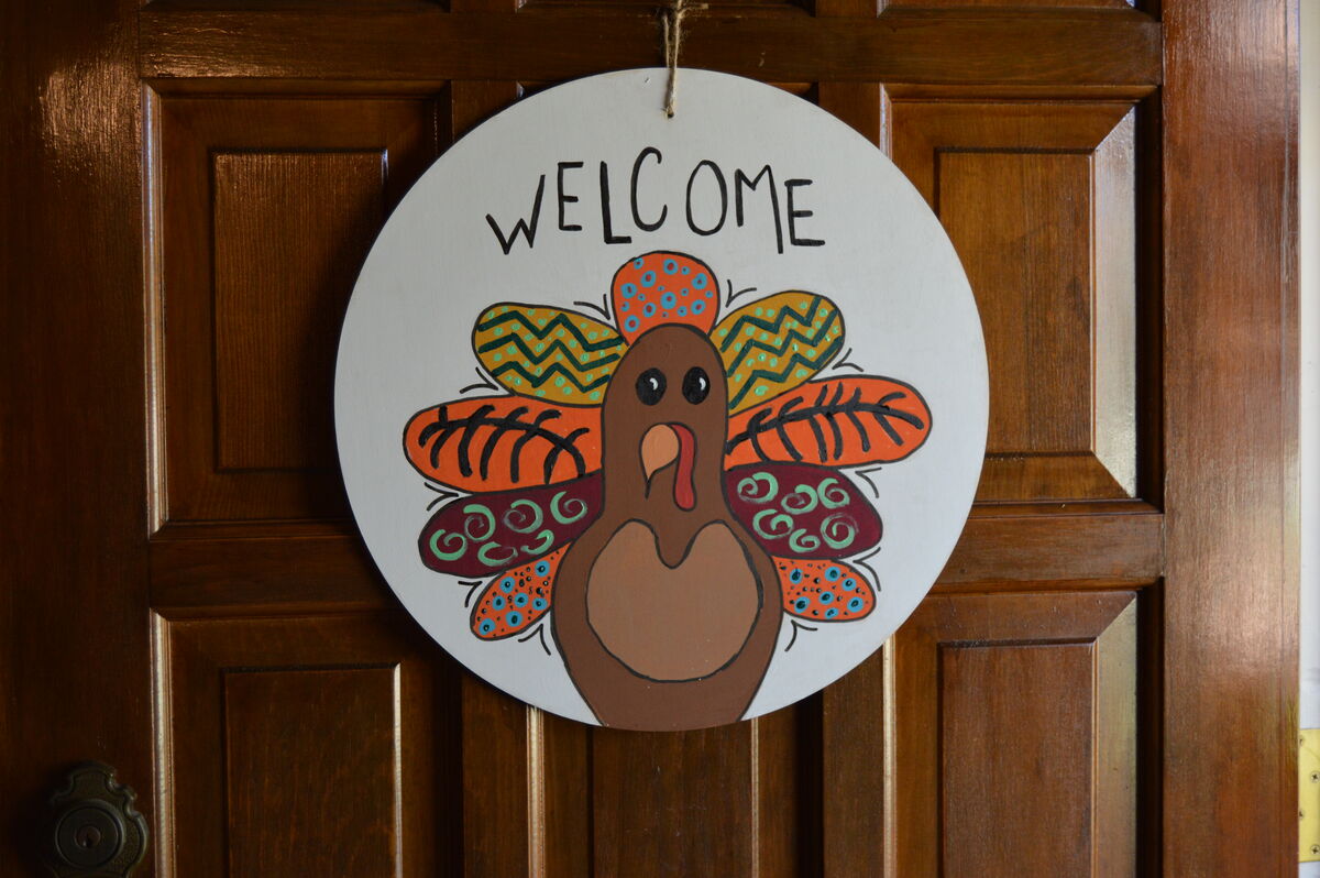 Thanksgiving door sign: A very simple design for turkey day.