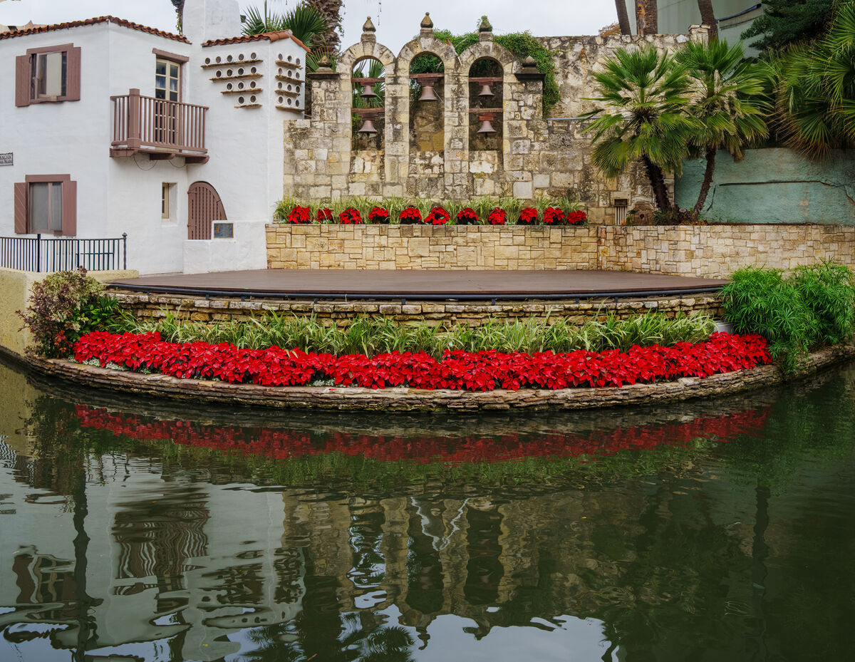 San Antonio afternoon walk - II: As we continued down the river, we ...