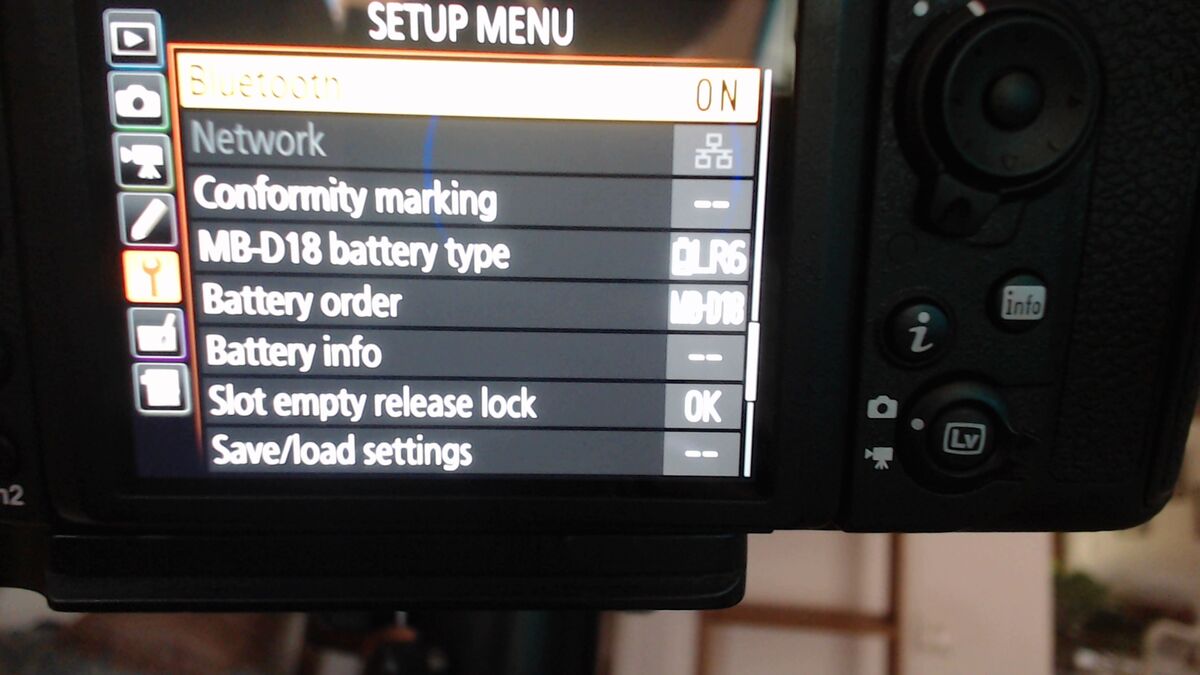 Remote control of Nikon D850: I have a nesting woodpecker in my front ...