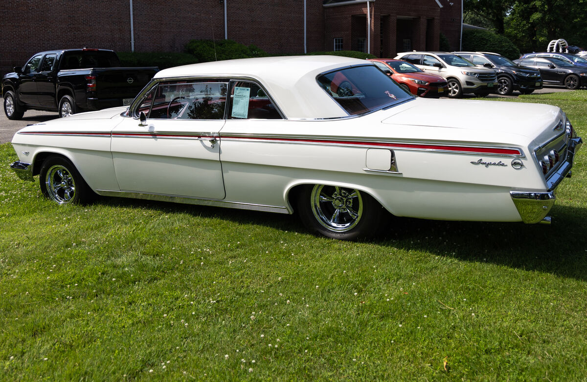 1962 Chevy Impala: Another nice one, clean and white.