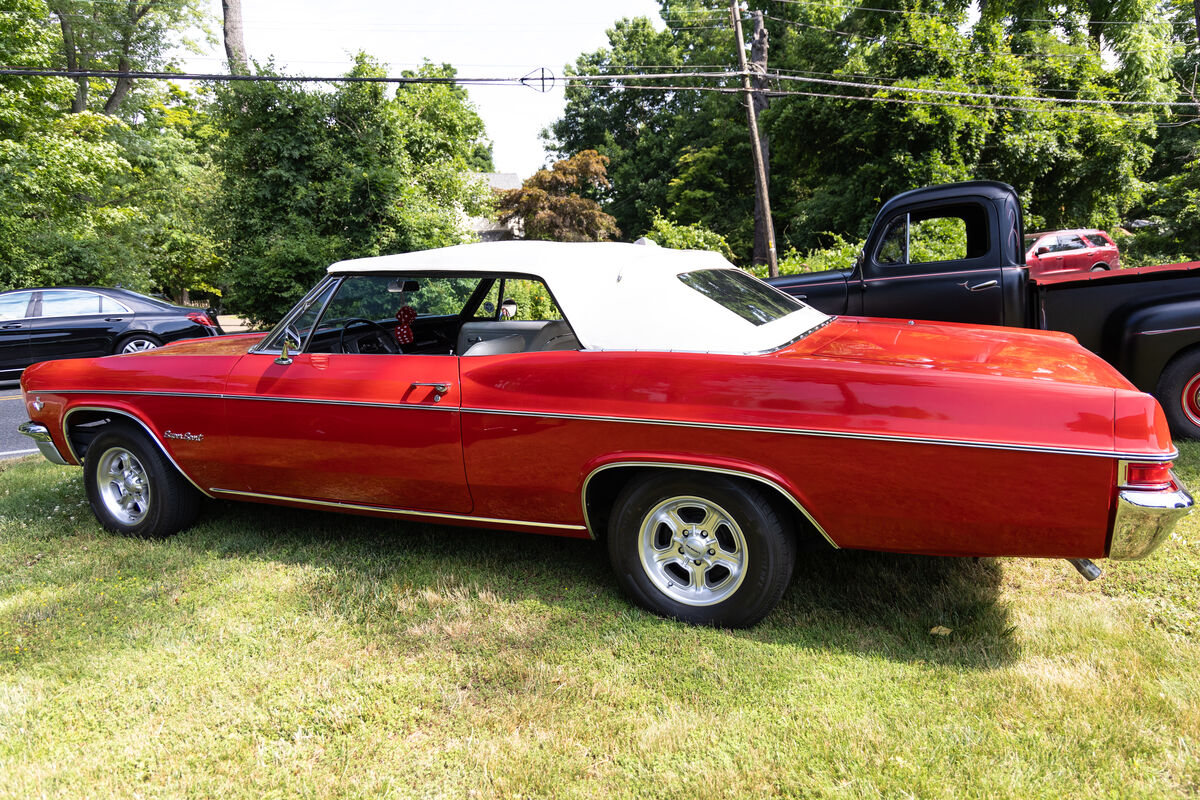 Chevy Impala SS: Pretty car, nice lines.