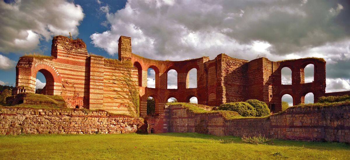 Continuing images of Trier: Please download for correct color, contrast ...