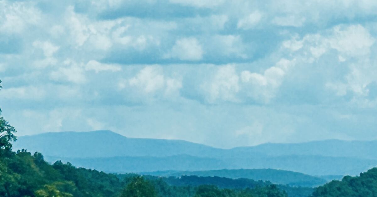 Blue Ridge Mountains: One of many mountain ranges in West Virginia ...