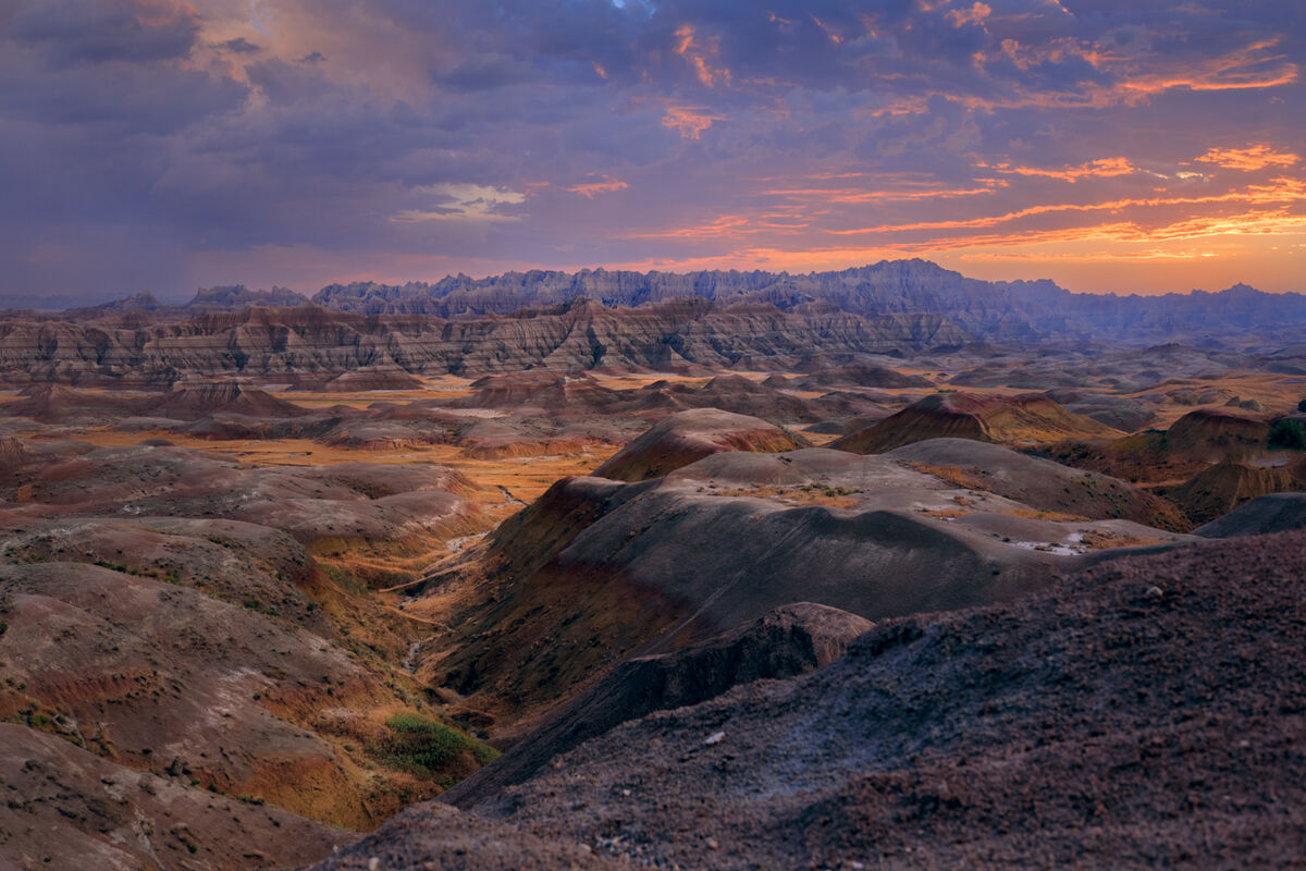Badlands: Sun setting at Conata Basin in the Badlands of South Dakota ...
