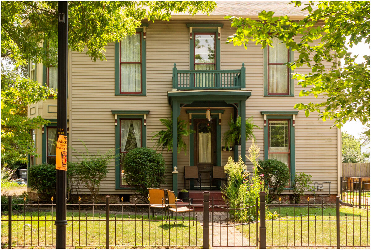 Historic Eighth Street: A few of the regal-looking houses along ...
