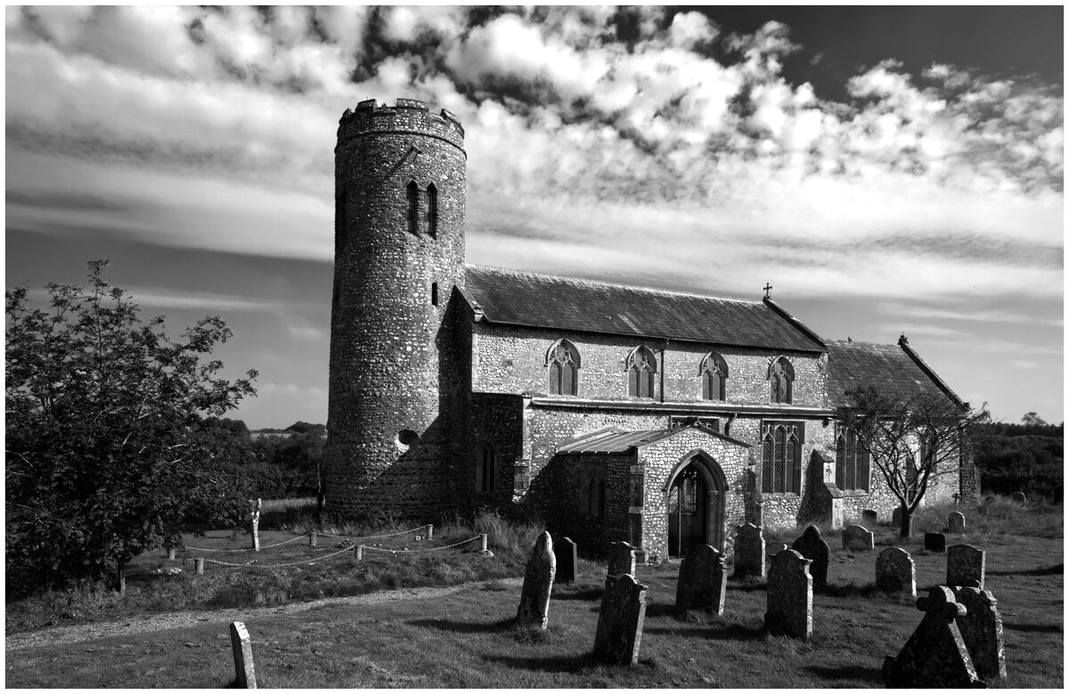 St. Mary Church, Roughton, Norfolk, U.K: Enjoyed a few days at the S.i ...
