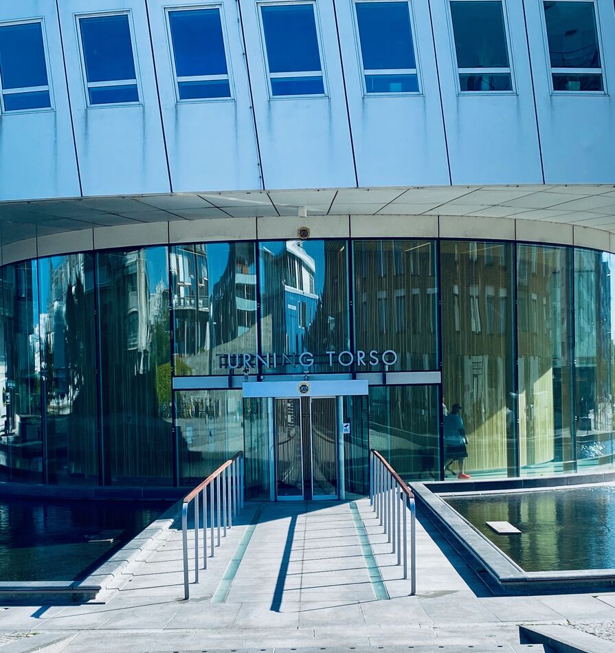THE TURNING TORSO: Designed by the Spanish architect Santiago Calatrava ...