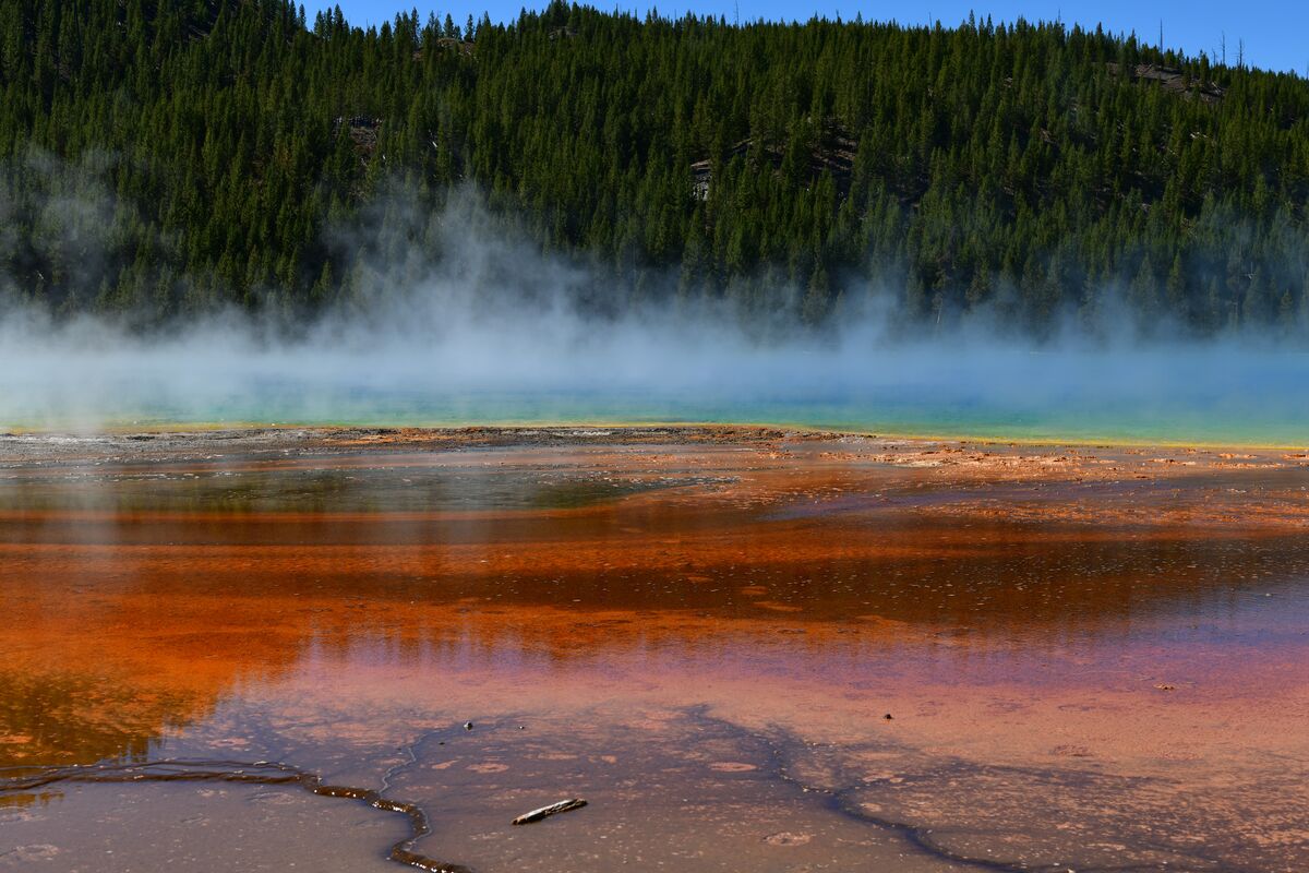 Painted by Geyser: Yellowstone has more than 500 geysers. They painted ...