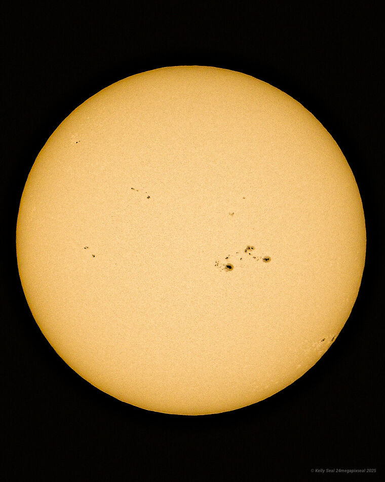 This mornings Sun Spots! 🌞: Looks hot there... LOL... 🥵 Last photo is ...