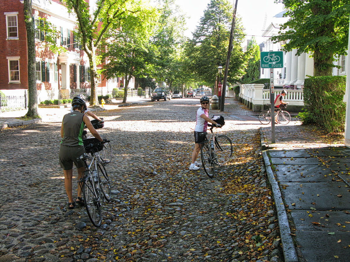 Nantucket 2008 - Backroads Bicycle Trip Part 3: We mounted our bikes ...