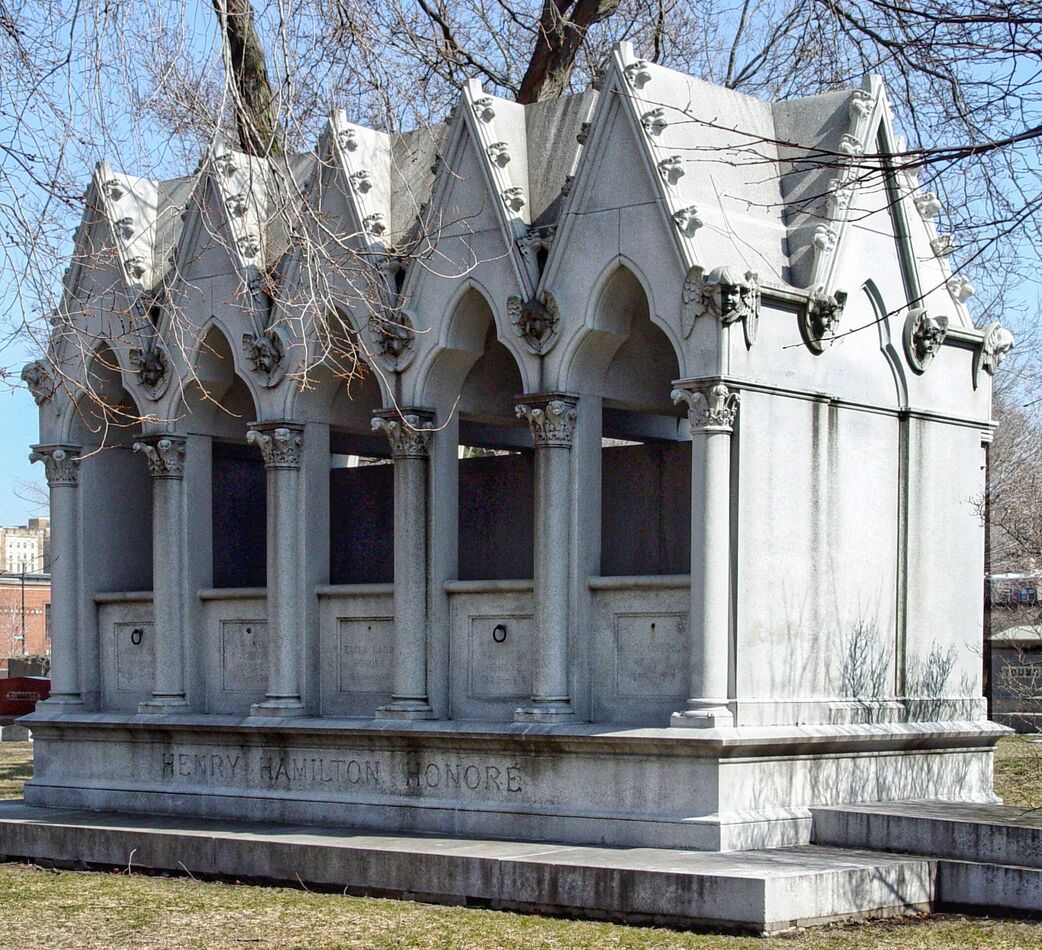 Housing at Graceland Cemetery: Chicago, IL's swankiest necropolis 🤔🤔🤔🤔...